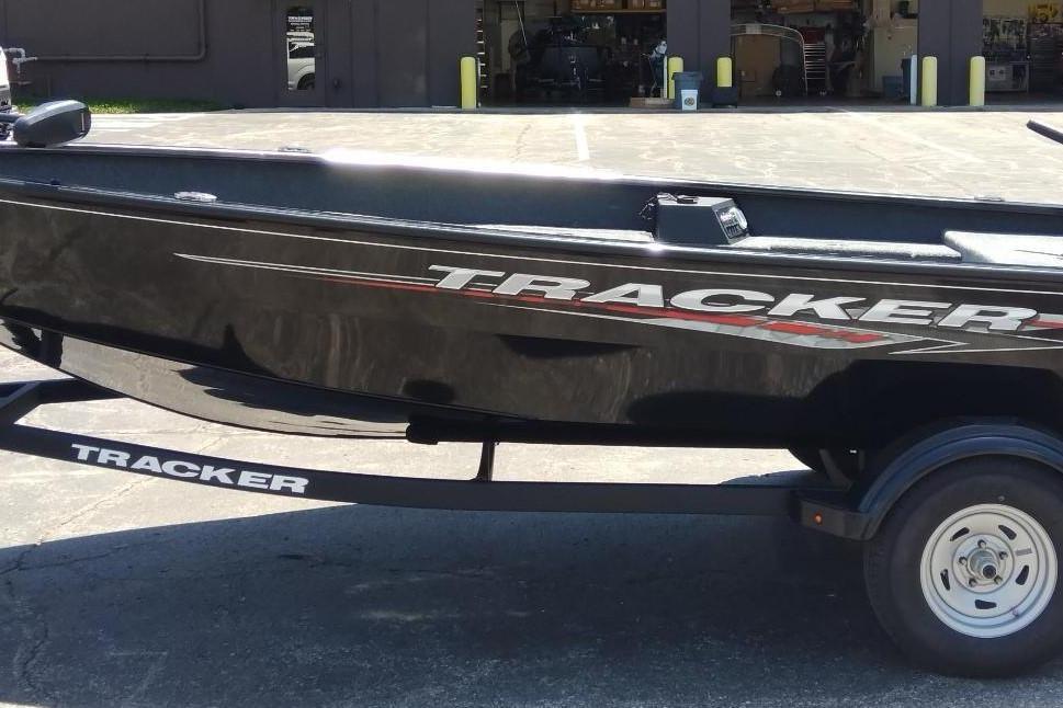 2025 TRACKER SUPER GUIDE V-16 T | Bass Pro Shops